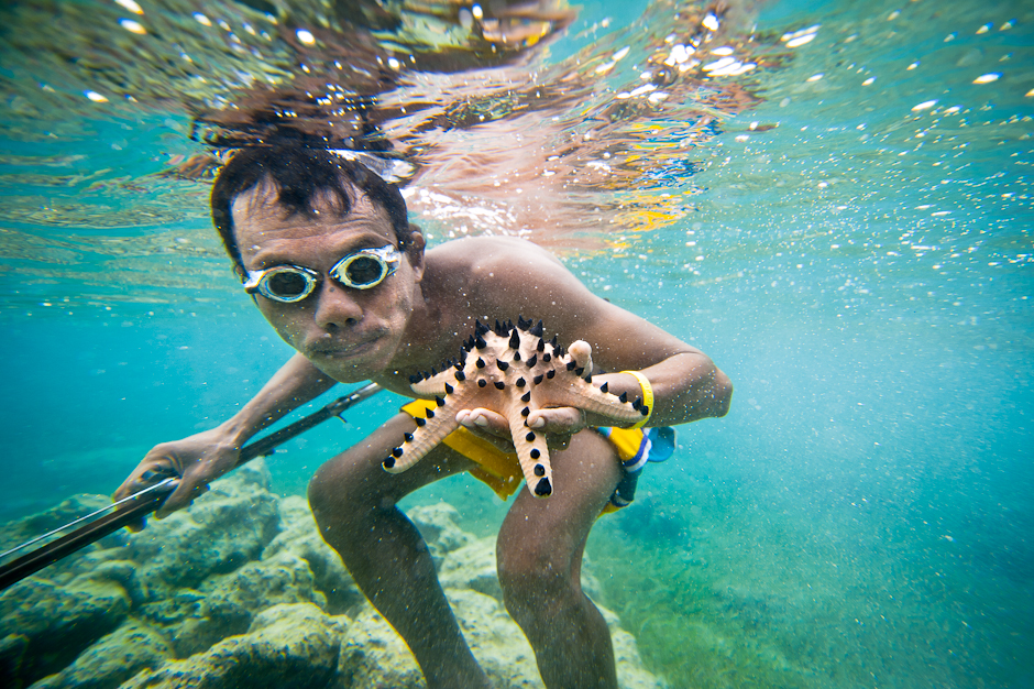 Olango Island Starfish Trade | Photographer Jacob Maentz